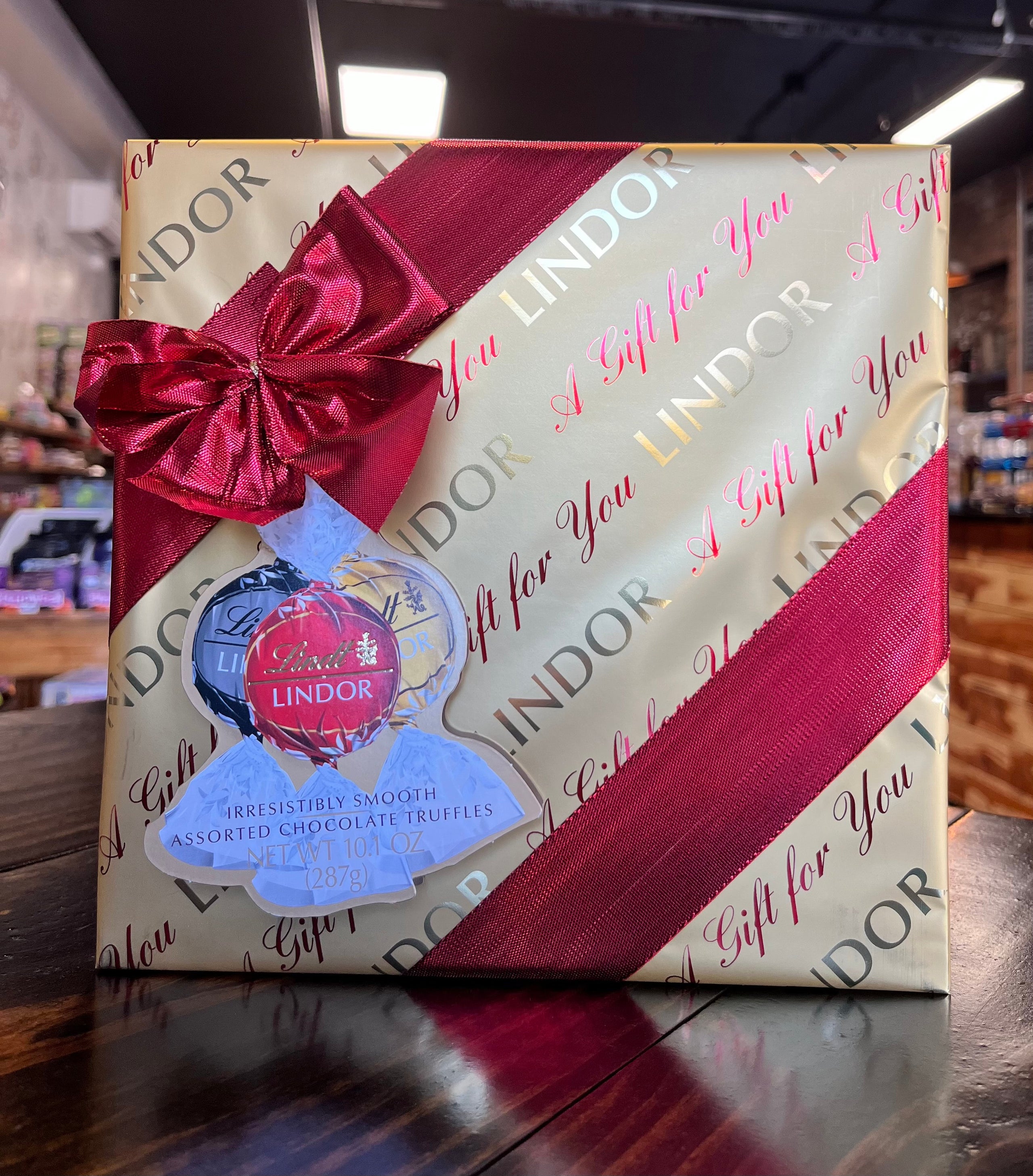 Lindt Lindor Gift Box 10.1oz | James' Sweet Spot